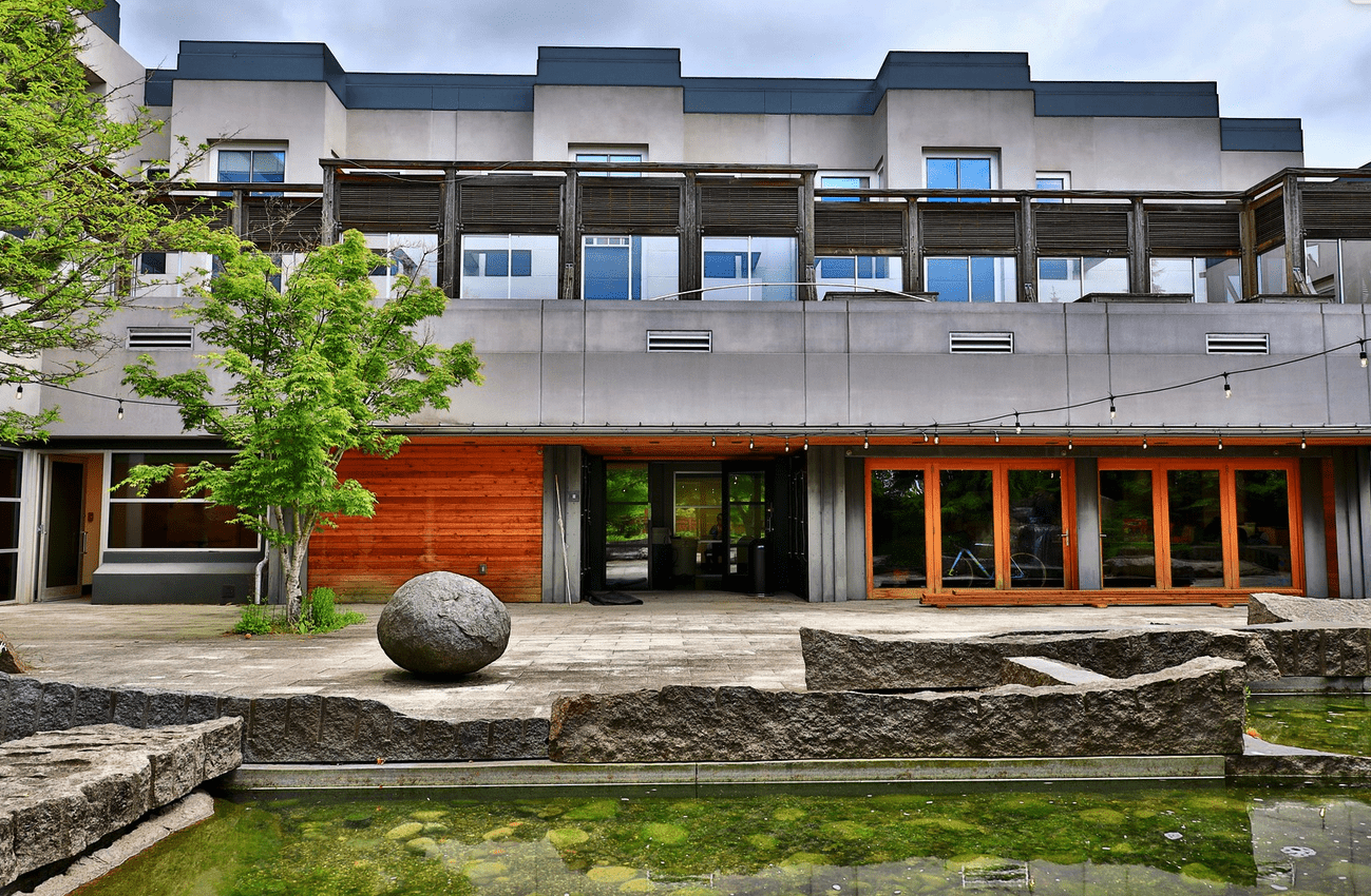 Outside the 18th and Yesler building (Image: Mary’s Place) | CHS ...
