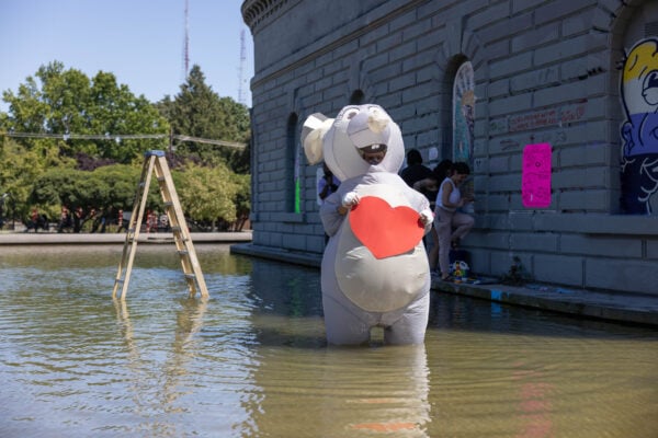 ‘Let the people have rat’ — Work party restores Cal Anderson Park mural ...